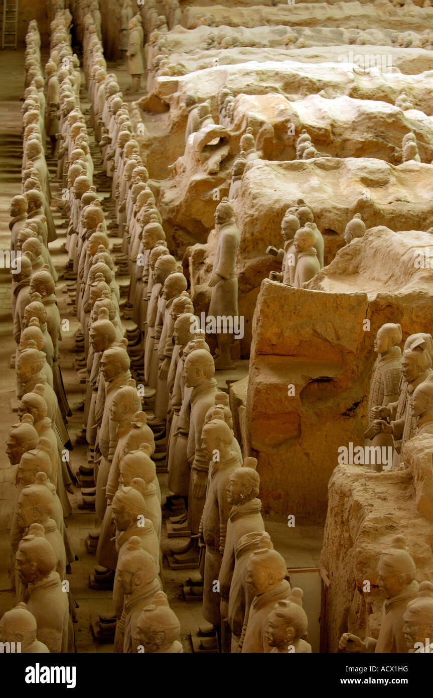 Terracotta army crossbow hi-res stock photography and images - Alamy
