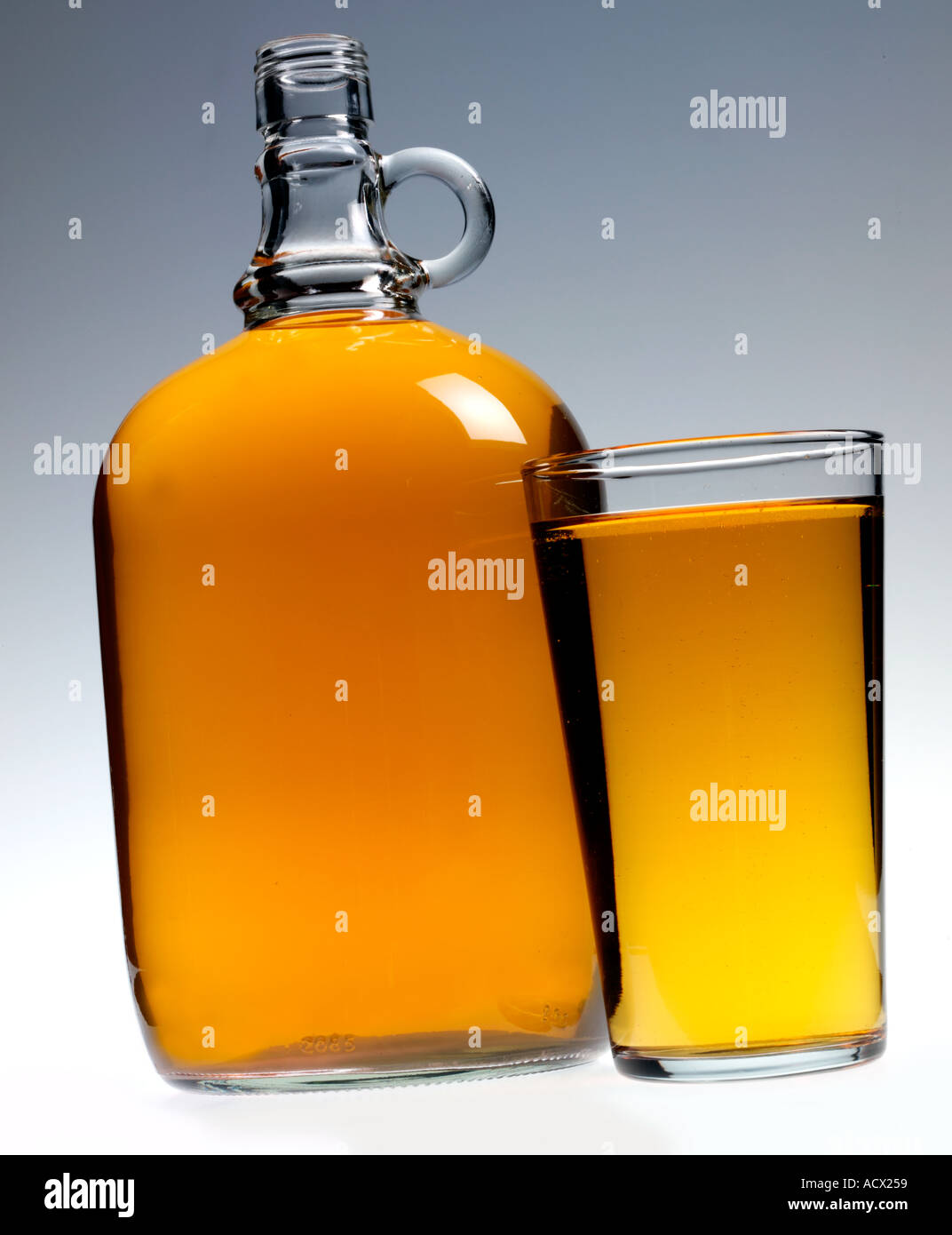 Flagon ale hi-res stock photography and images - Alamy