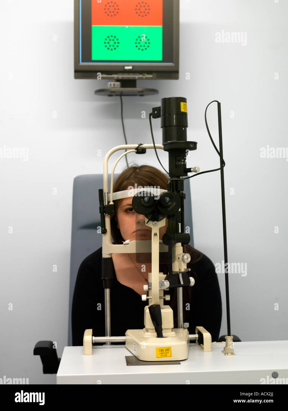 Girl having eye test hi-res stock photography and images - Alamy