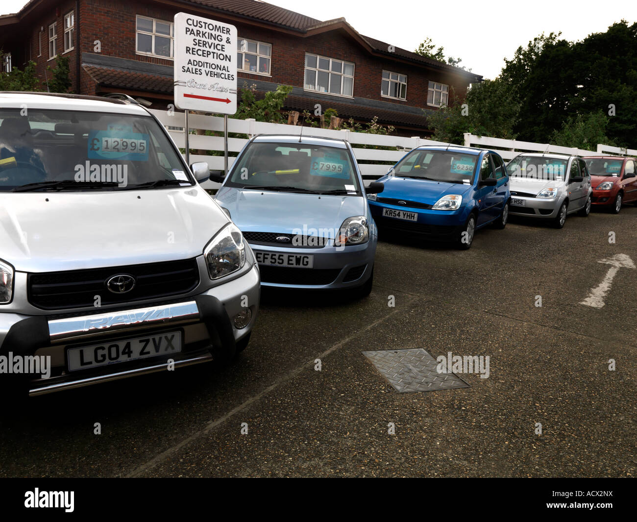 Used Cars England High Resolution Stock Photography and Images - Alamy
