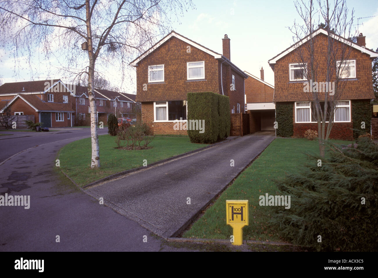 Suburban housing 1990s UK. Living in suburbia.Amersham Buckinghamshire ...