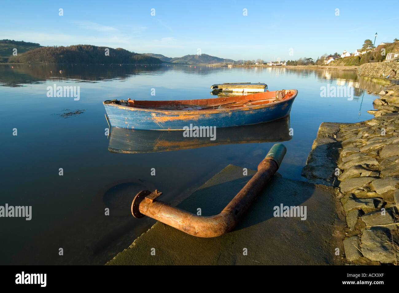 Rough sea boat hi-res stock photography and images - Alamy