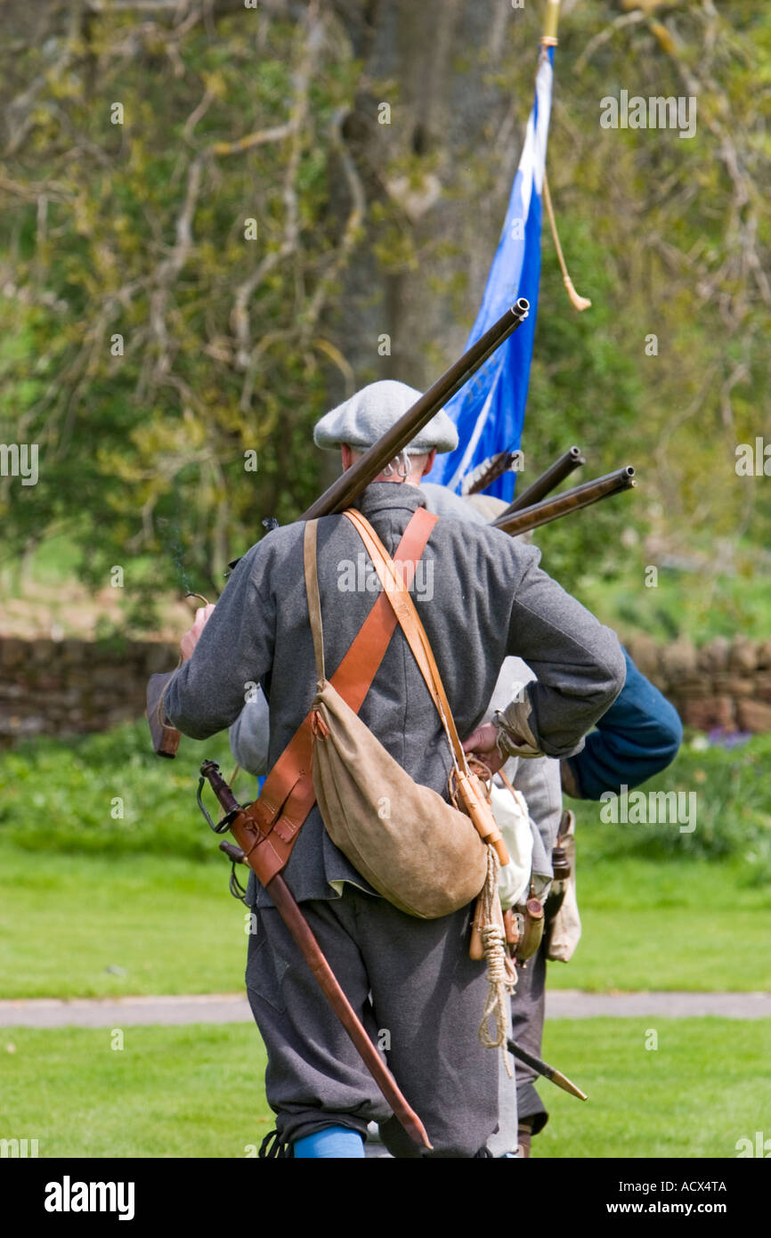 Gun over shoulders hi-res stock photography and images - Alamy