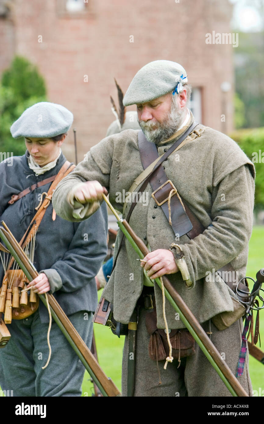 Soldier loading his musket hi-res stock photography and images - Alamy