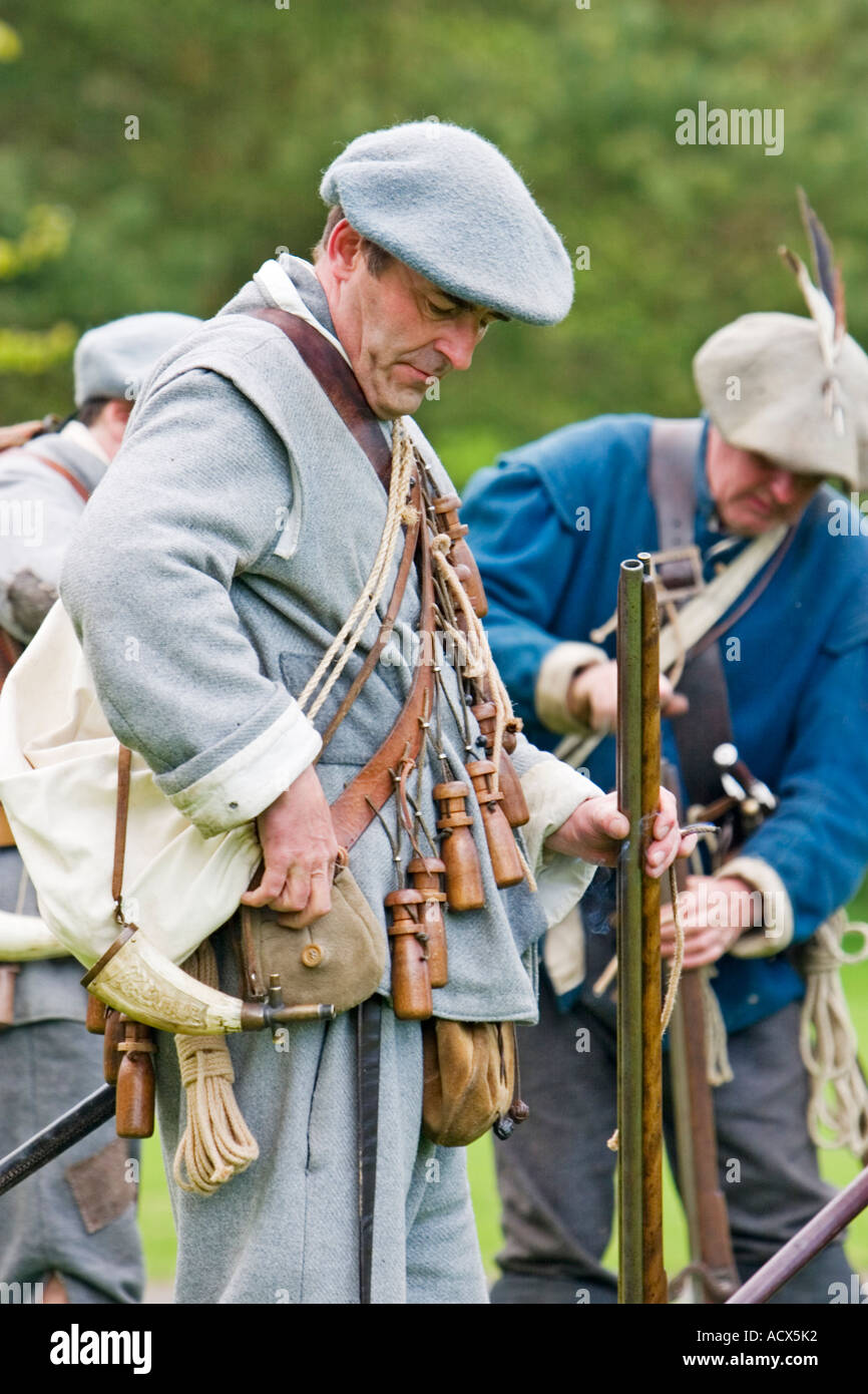 Covenanter soldier preparing to load ammo into musket Stock Photo - Alamy