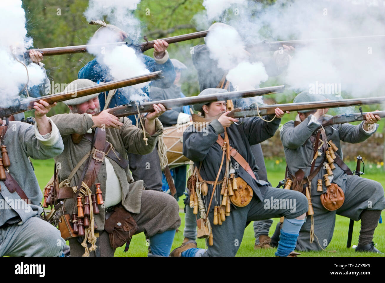 Covenanter soldiers fire traditional muskets Stock Photo - Alamy