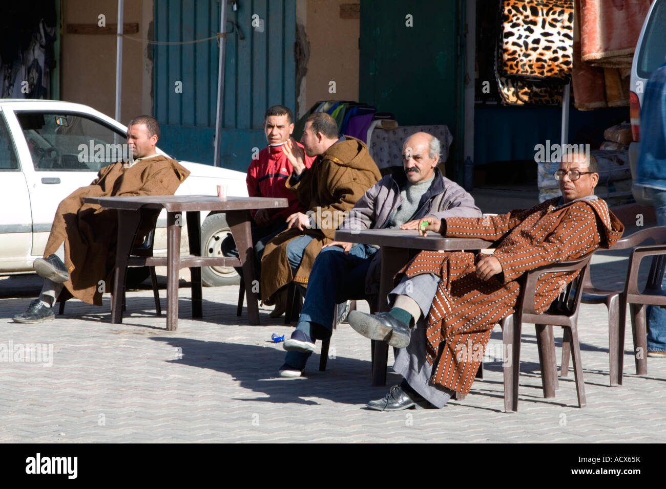 Ghadames, Libya. Morning Coffee, Ghadames Street Scene Stock Photo - Alamy