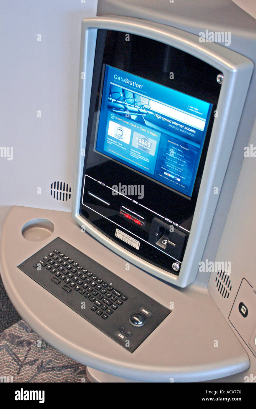Internet kiosk airport hi-res stock photography and images - Alamy