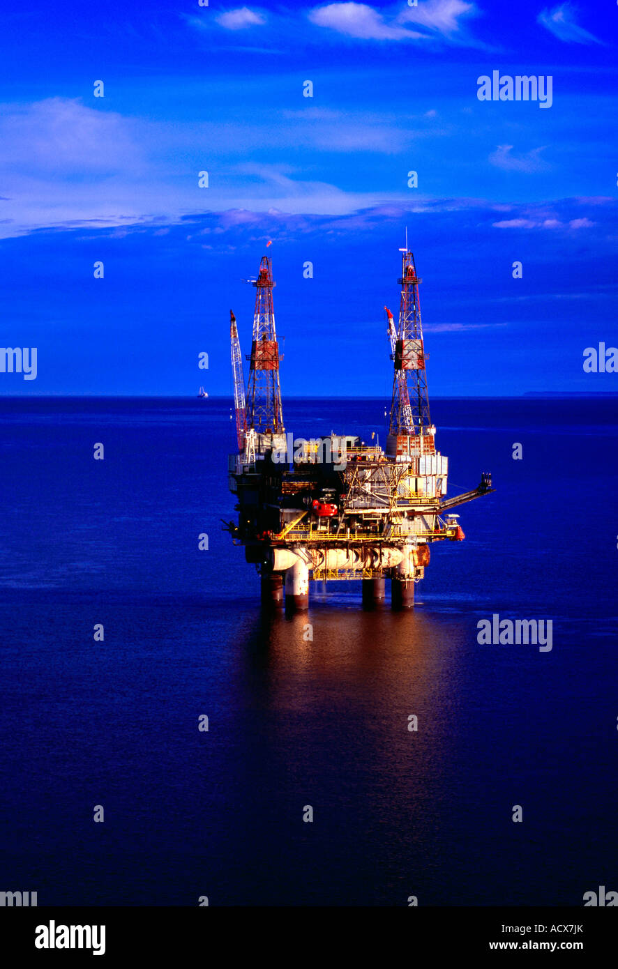 Chevron drill oil rig hi-res stock photography and images - Alamy