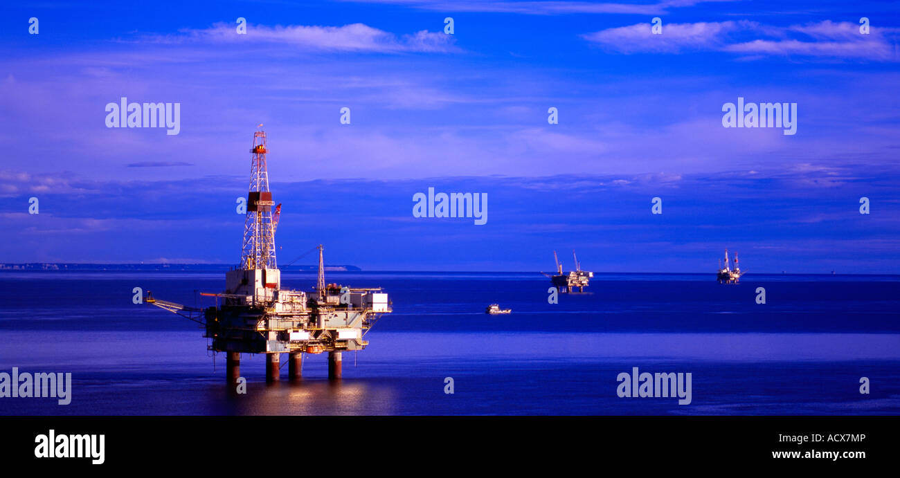 Alaska offshore oil rig hi-res stock photography and images - Alamy