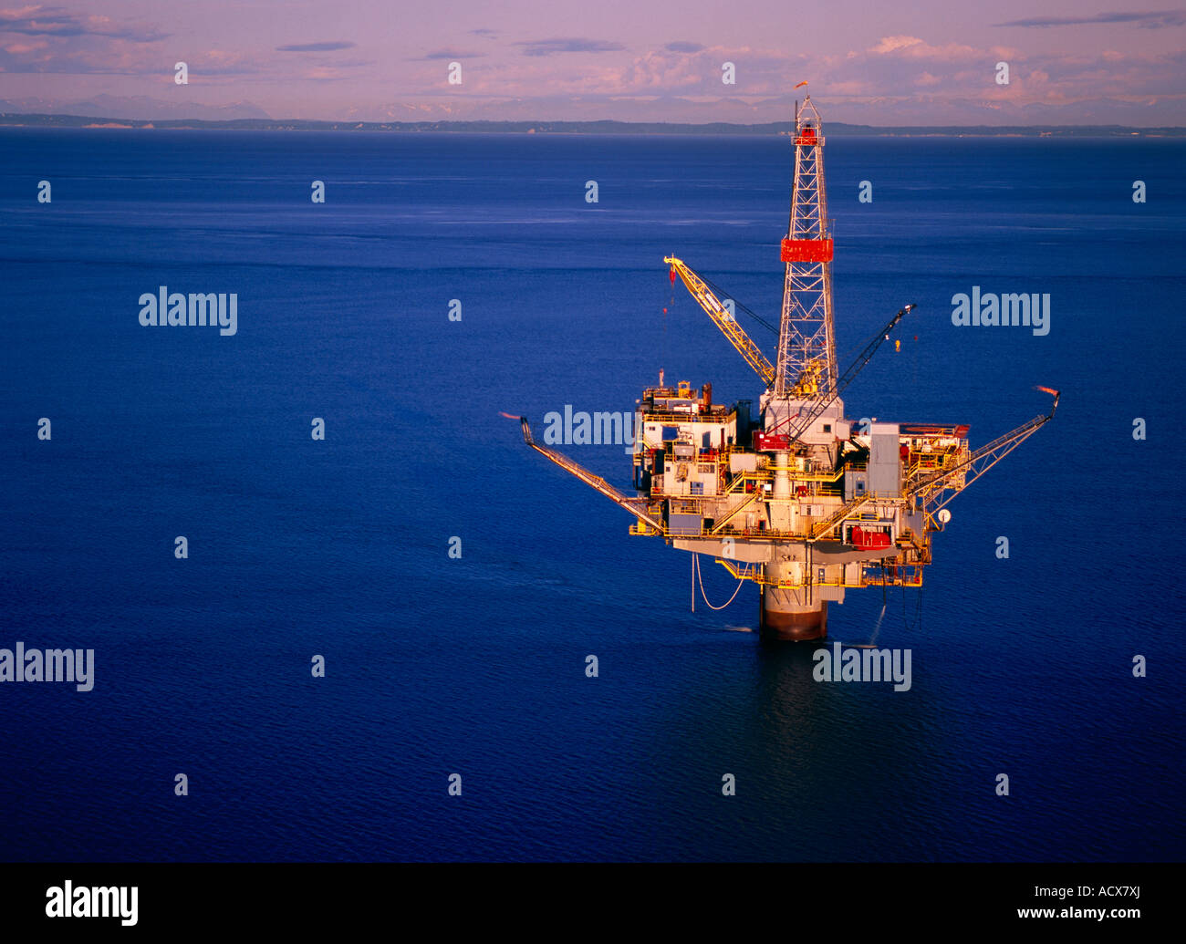 Alaska offshore oil rig hi-res stock photography and images - Alamy