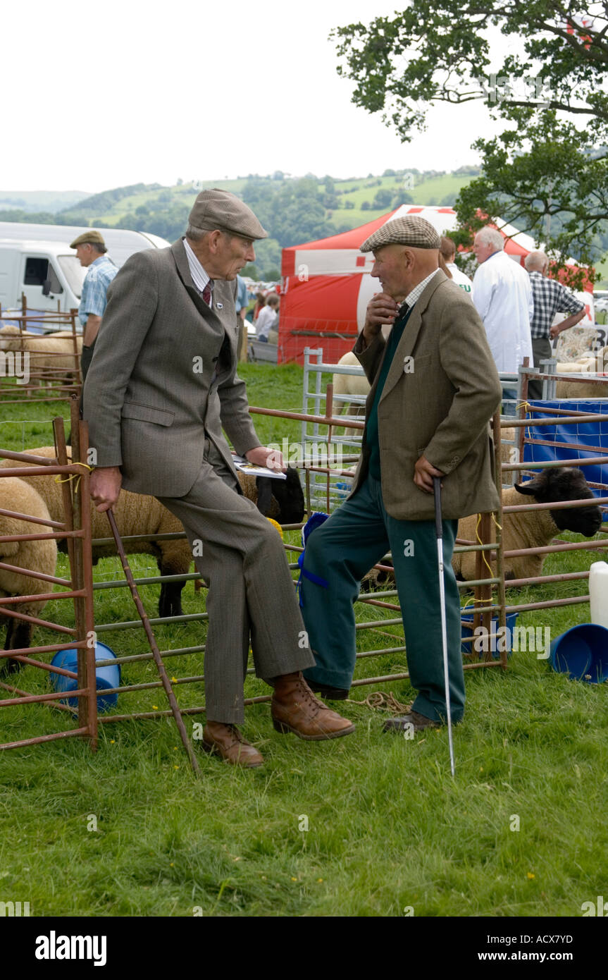 Two farmers talking hi-res stock photography and images - Alamy