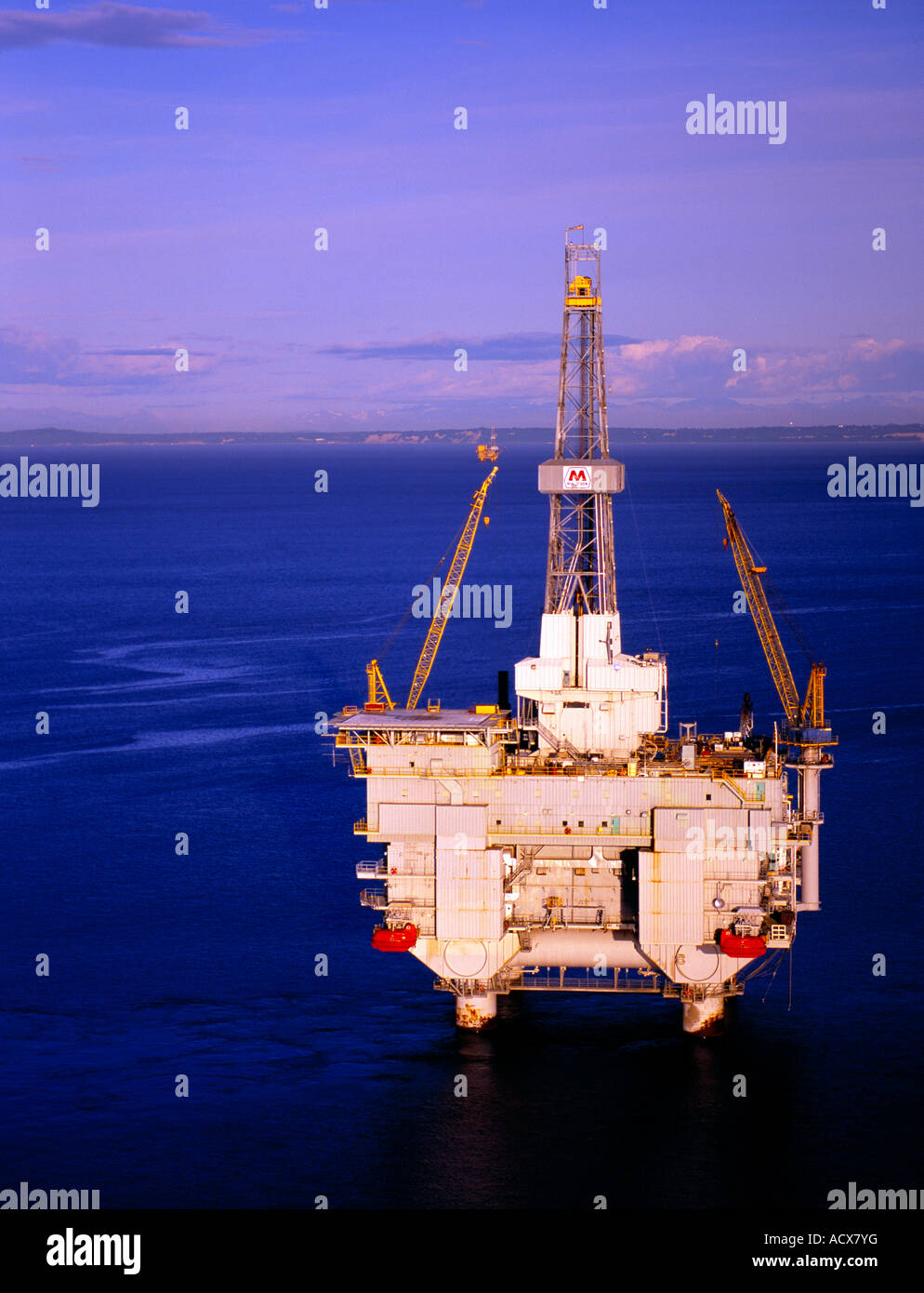Chevron oil platform hi-res stock photography and images - Alamy