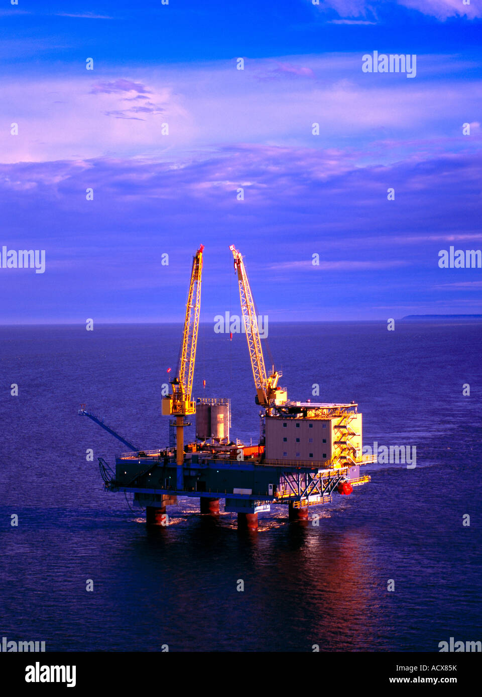 Cook inlet oil rig hi-res stock photography and images - Alamy