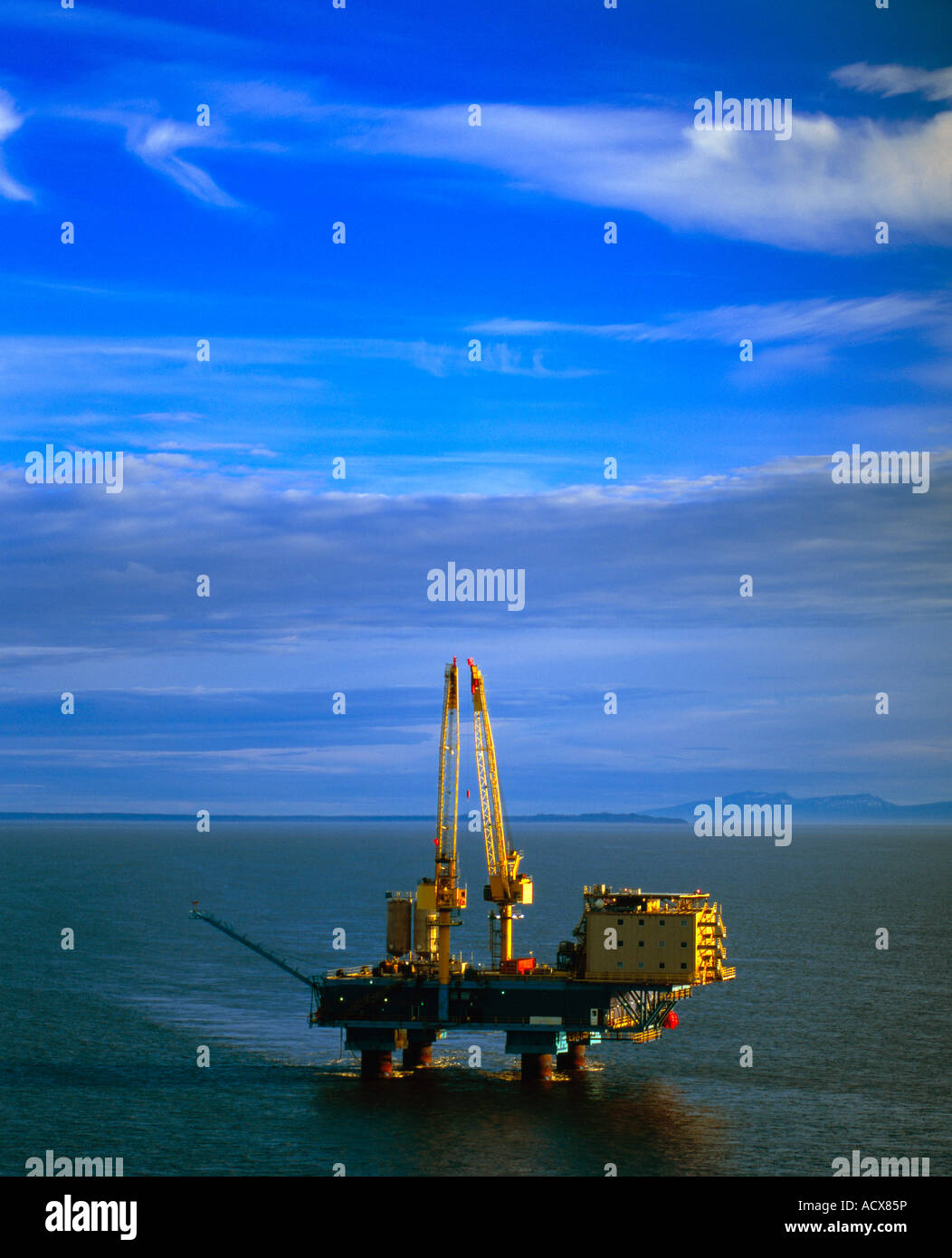 Alaska offshore oil rig hi-res stock photography and images - Alamy