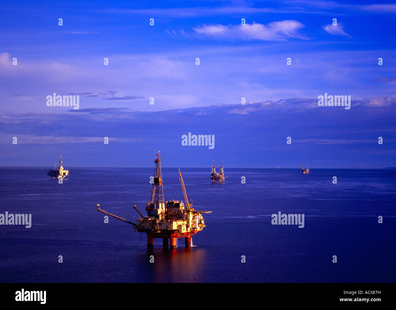Oil production platform hi-res stock photography and images - Alamy