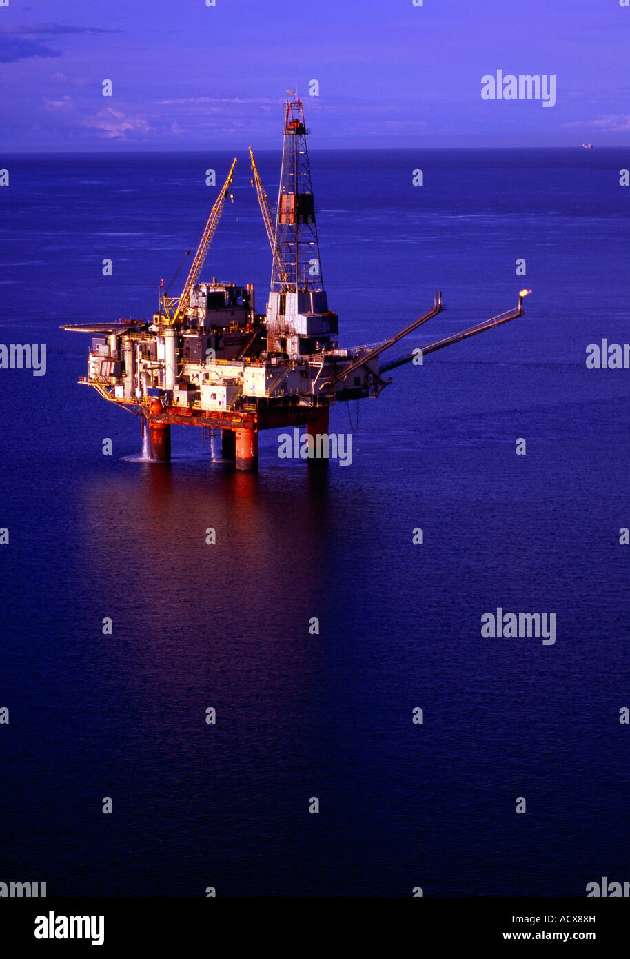 Alaska offshore oil rig hi-res stock photography and images - Alamy