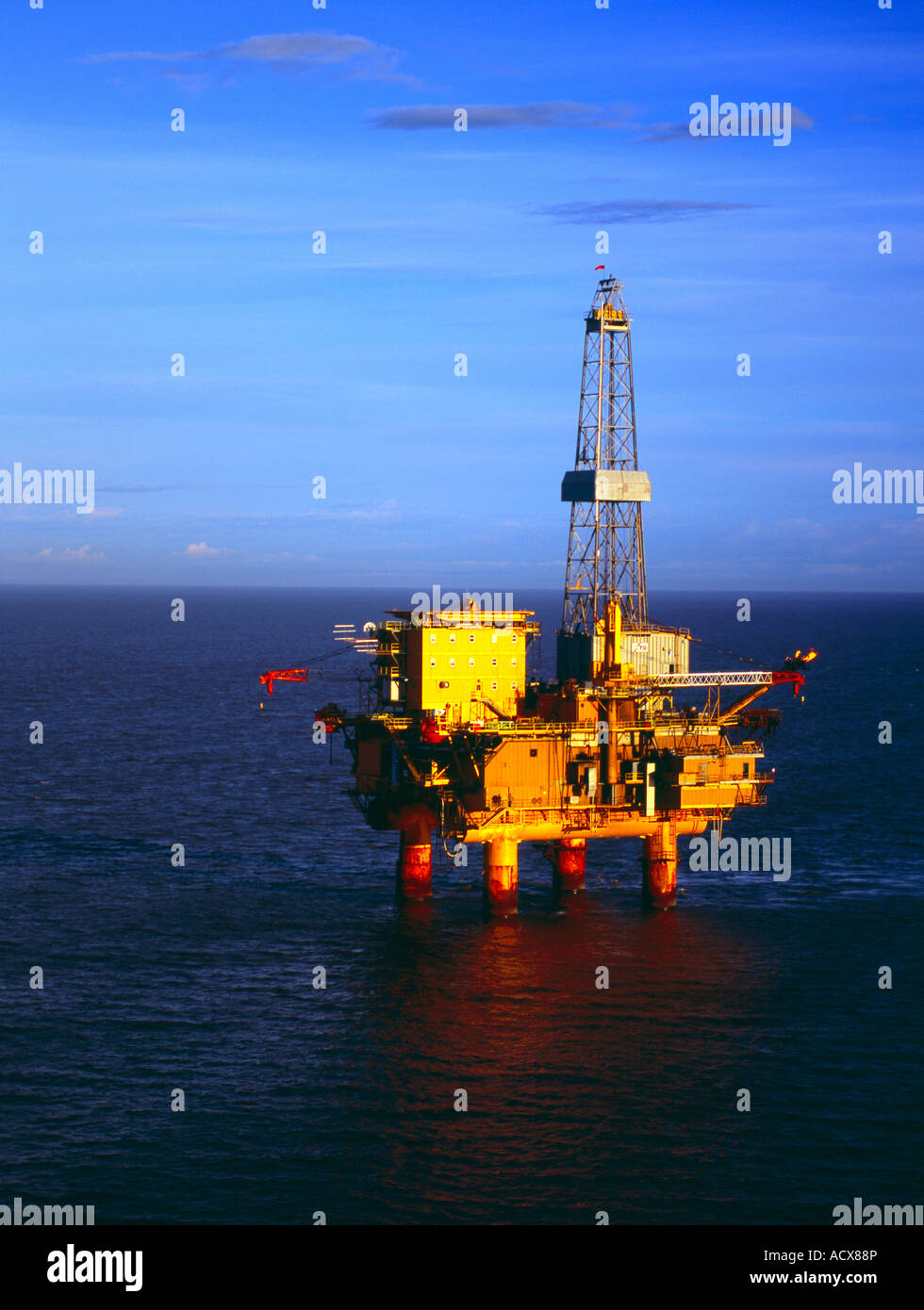 Drilling platform cook inlet hi-res stock photography and images - Alamy