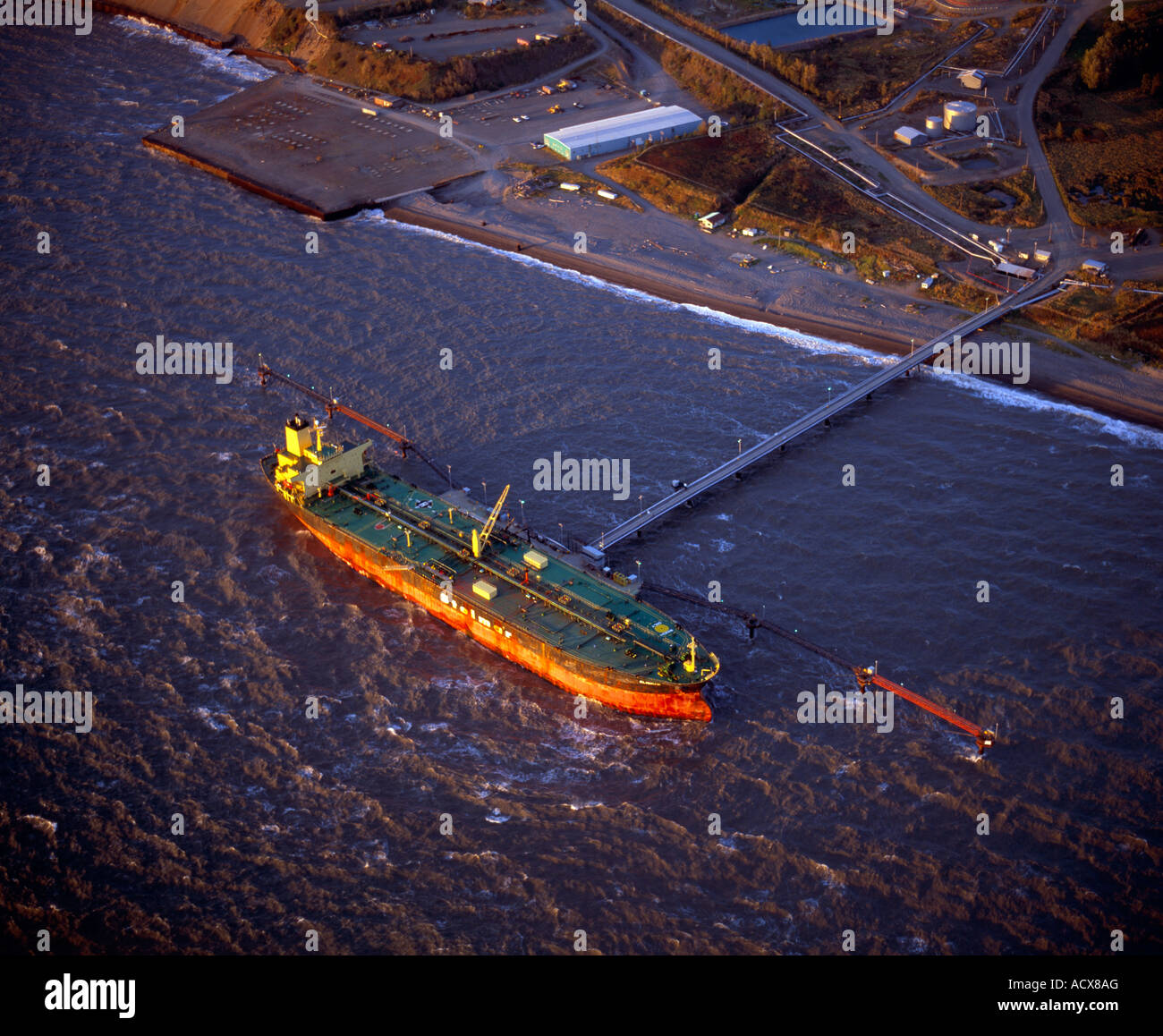 Ship oil tank hi-res stock photography and images - Alamy