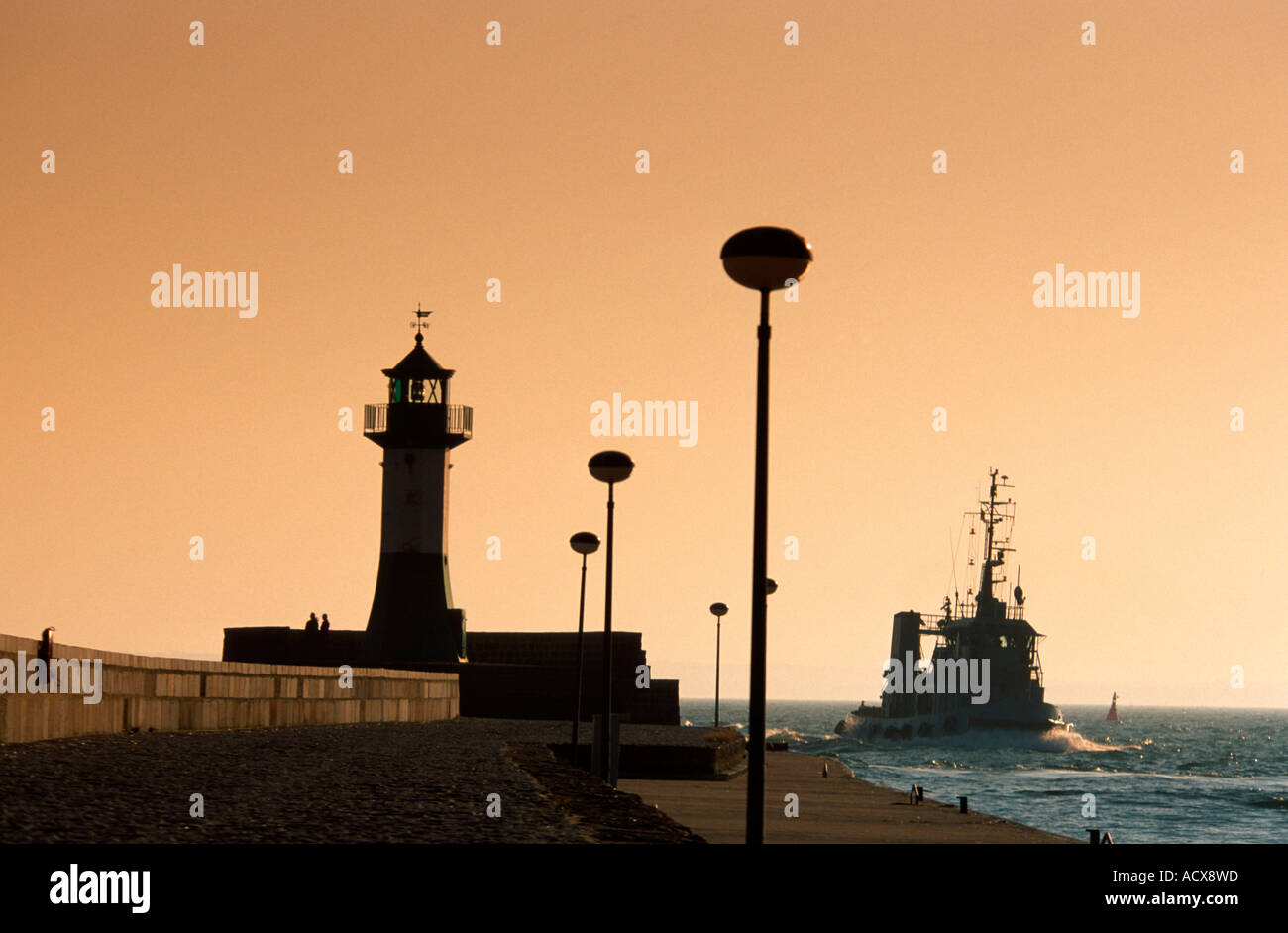 Ship signal light hi-res stock photography and images - Alamy