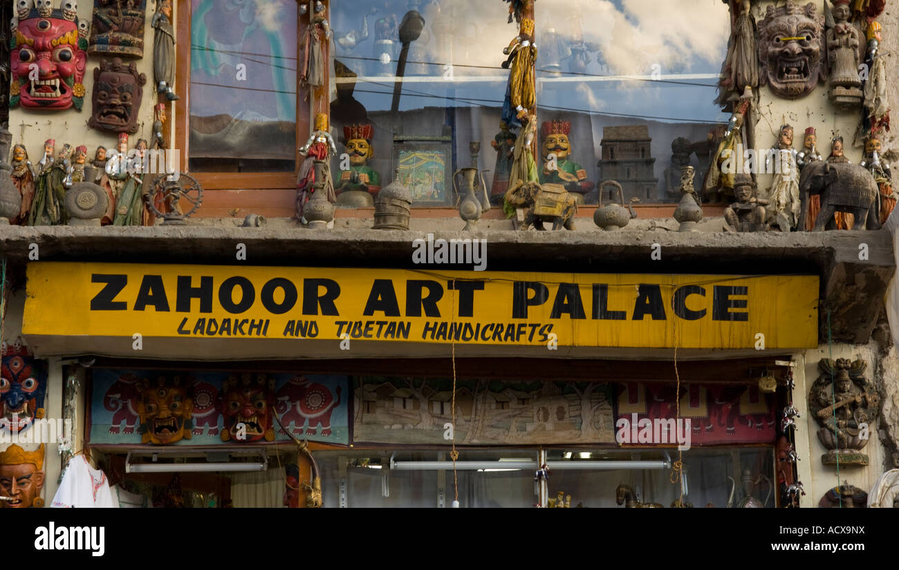 Kashmir Crafts High Resolution Stock Photography and Images - Alamy