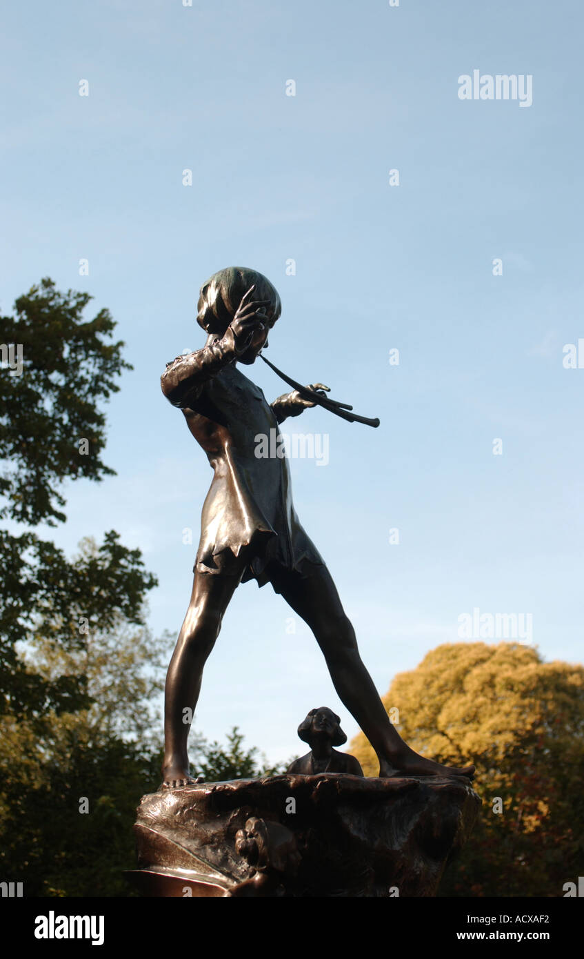 Peter Pan statue. Kensington Gardens. London. England Stock Photo - Alamy