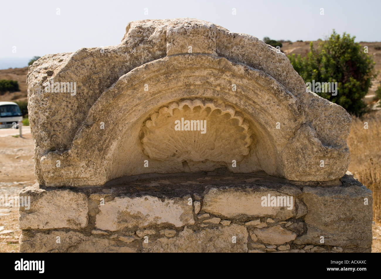 Scallop shell carving hi-res stock photography and images - Alamy