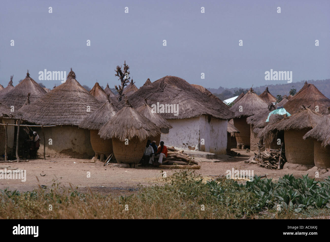 NIGERIA West Africa Uke Circular thatched mud huts in the village between Abuja and Keffi Stock ...