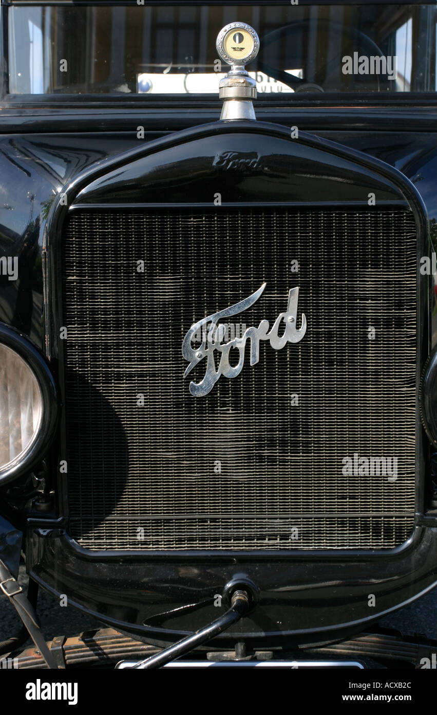 Ford sign vintage hi-res stock photography and images - Alamy