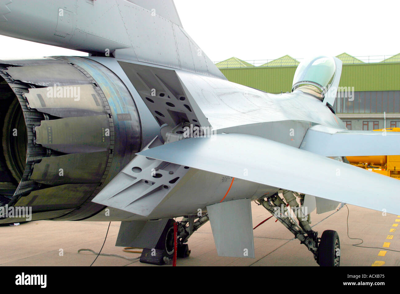 General Dynamics F16 fighter jet Stock Photo - Alamy