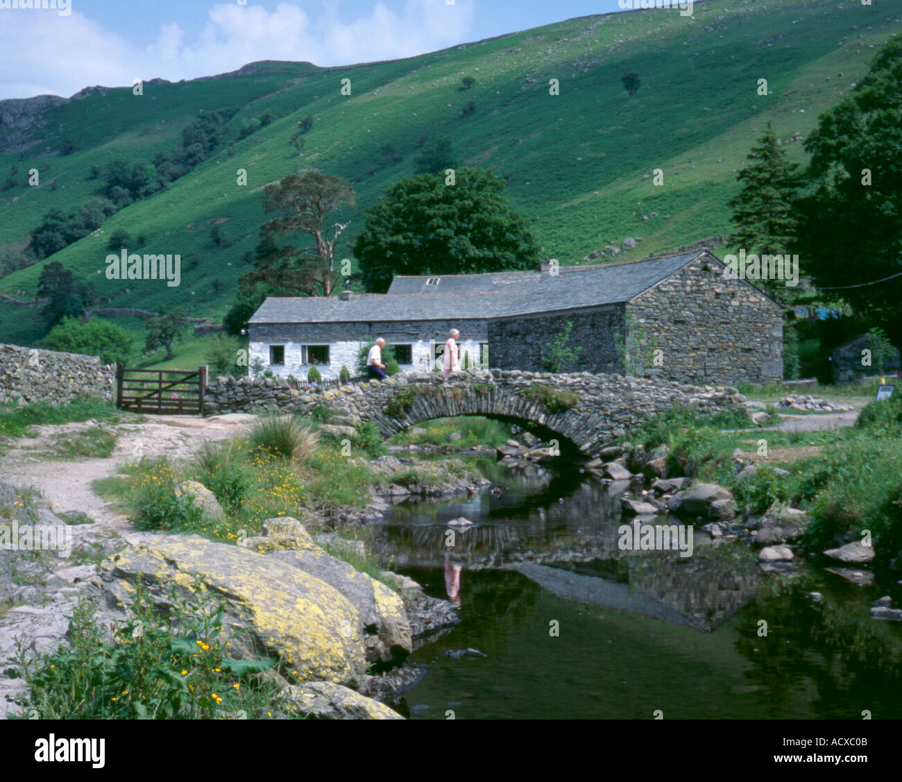 Classic old stone arch packhorse bridge, Watendlath, above Borrowdale ...