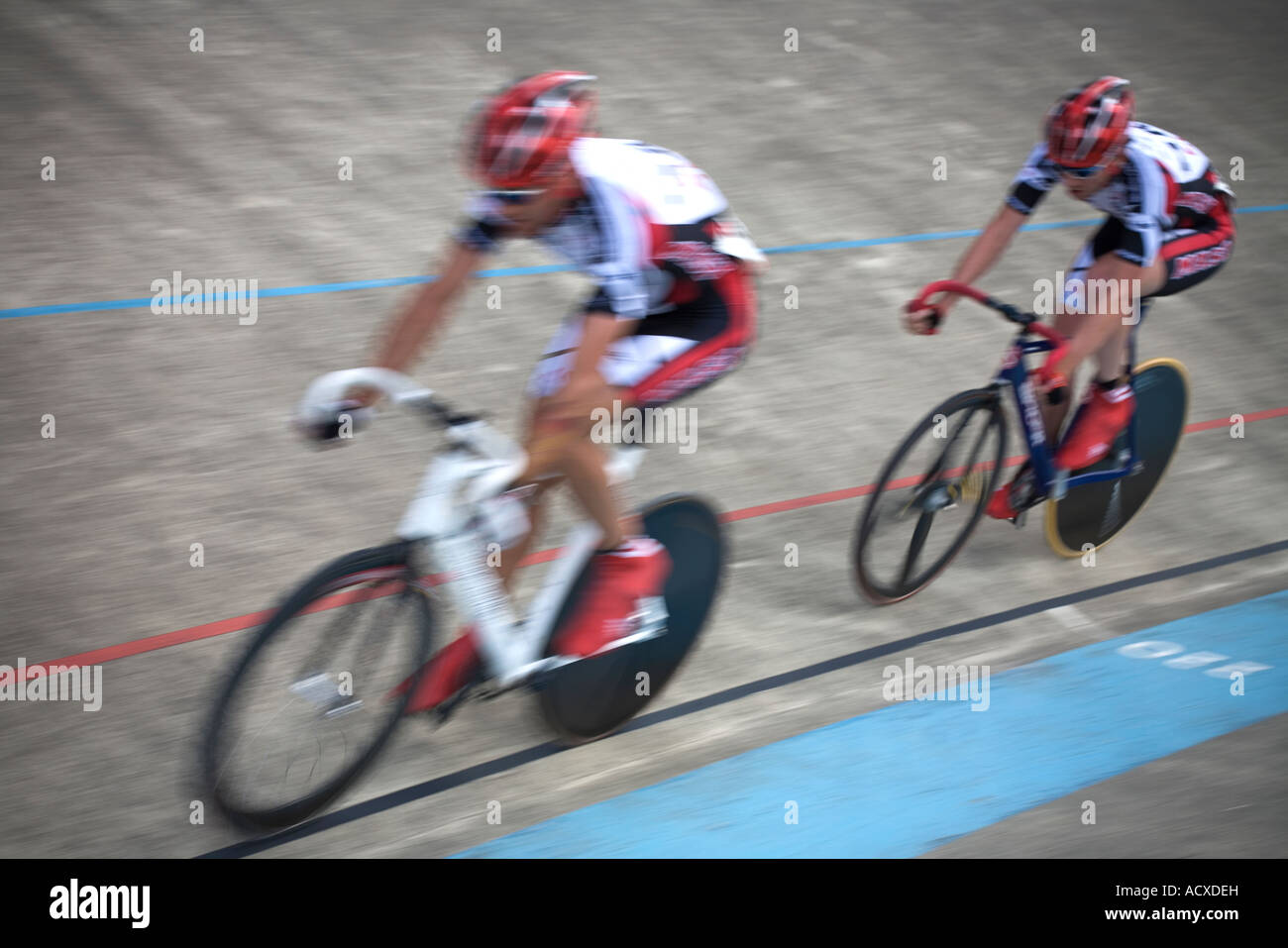 Men's Elite cycling race on the Oval Velodrome in Victoria, British ...