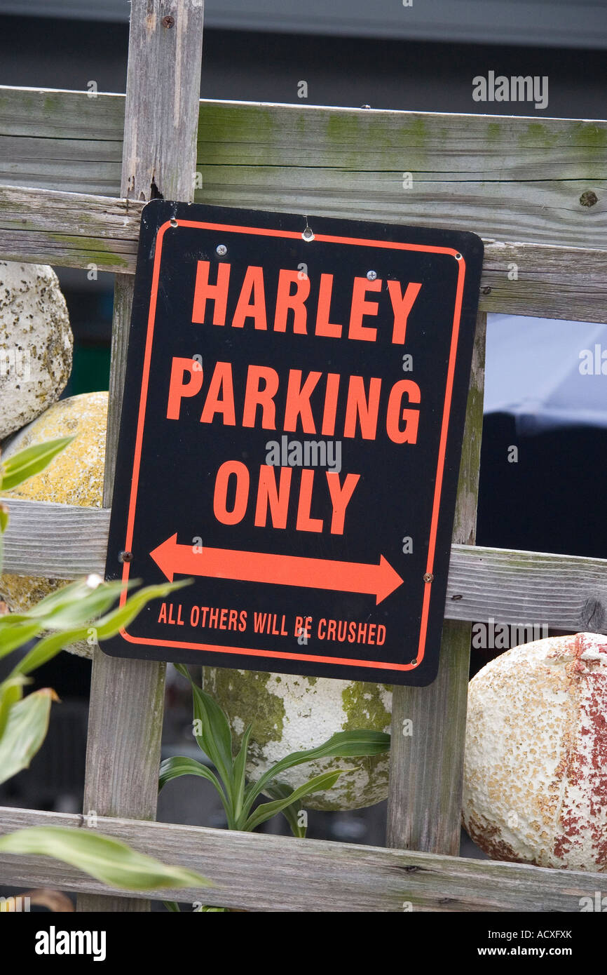 Harley davidson parking only sign hi-res stock photography and images ...
