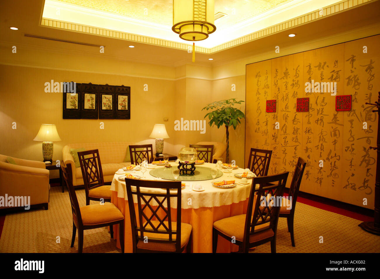 Chinese restaurant indoors Stock Photo - Alamy