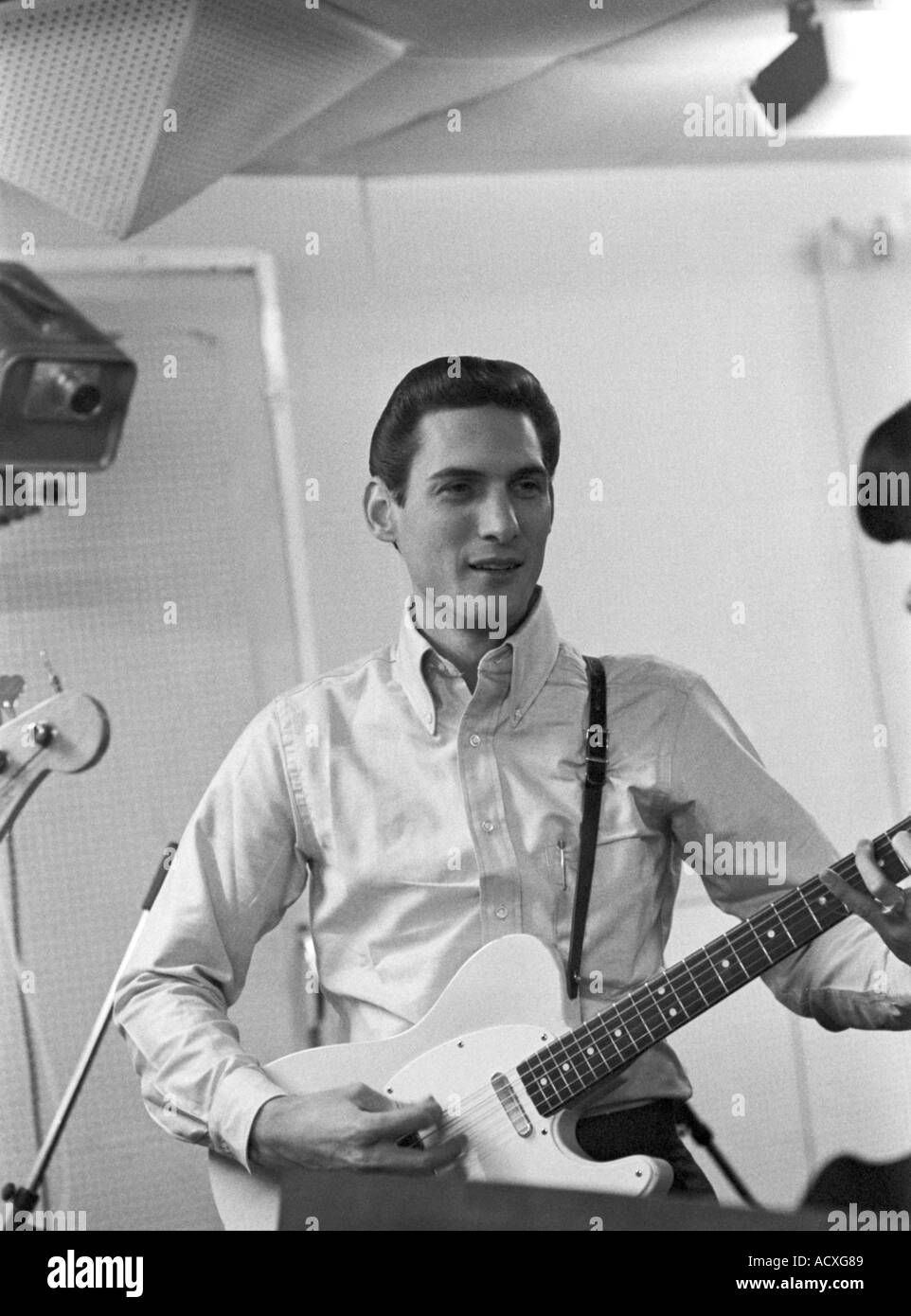 STEVE CROPPER recording with Booker T in London in 1967 Stock Photo - Alamy