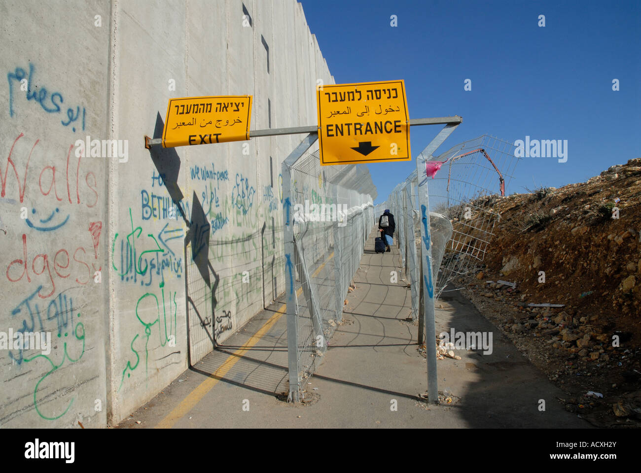 Palestine Wall Checkpoint Stock Photos & Palestine Wall Checkpoint ...