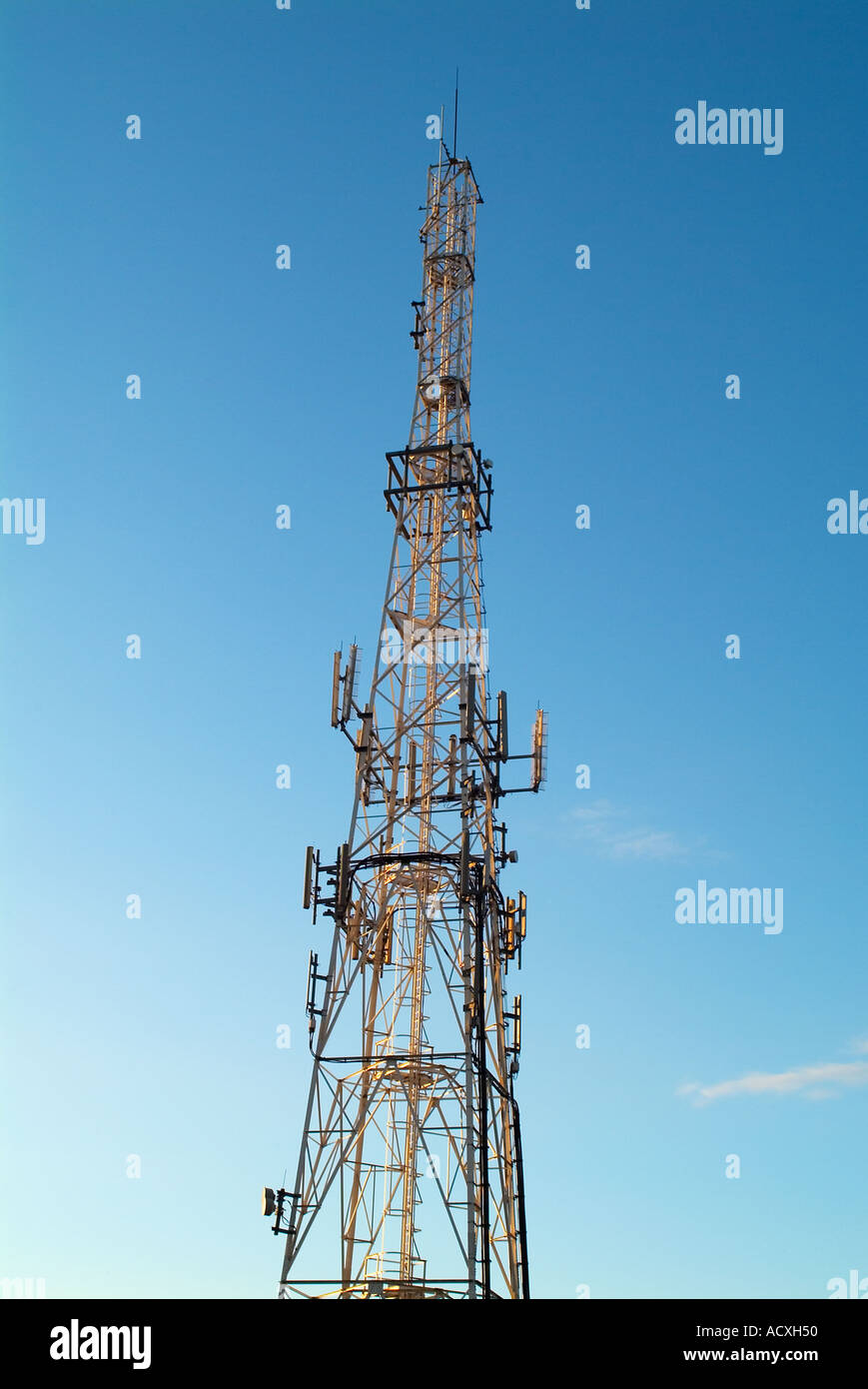 Work mobile mast blue hi-res stock photography and images - Alamy
