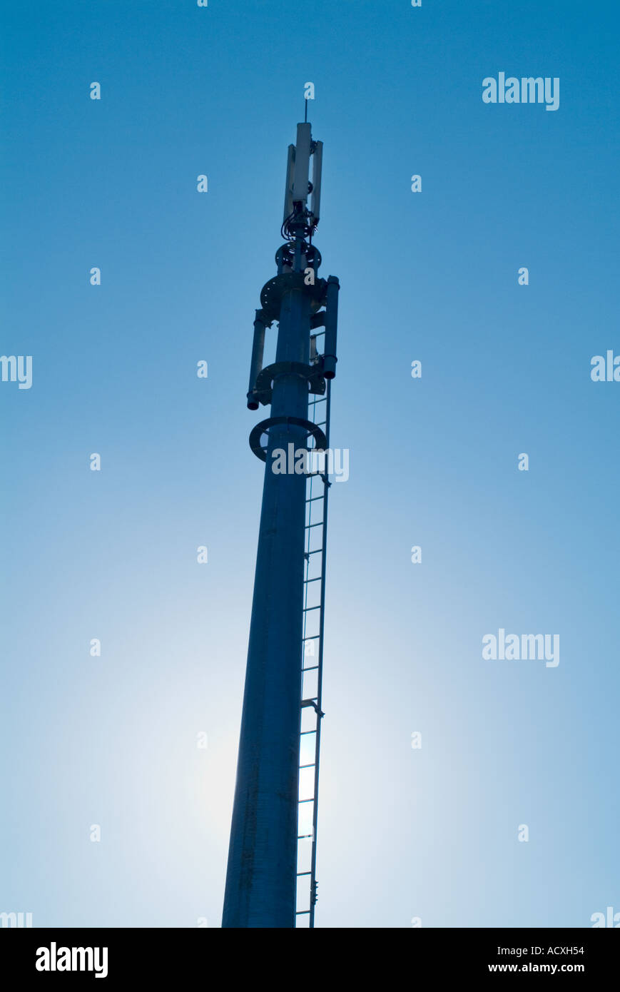 Work mobile mast blue hi-res stock photography and images - Alamy