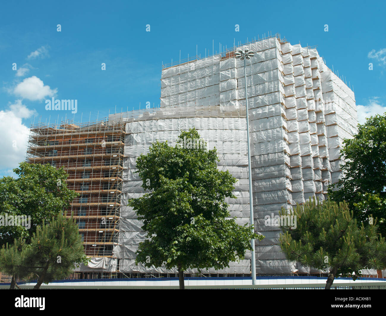 Building wrapped in sheeting hi-res stock photography and images - Alamy