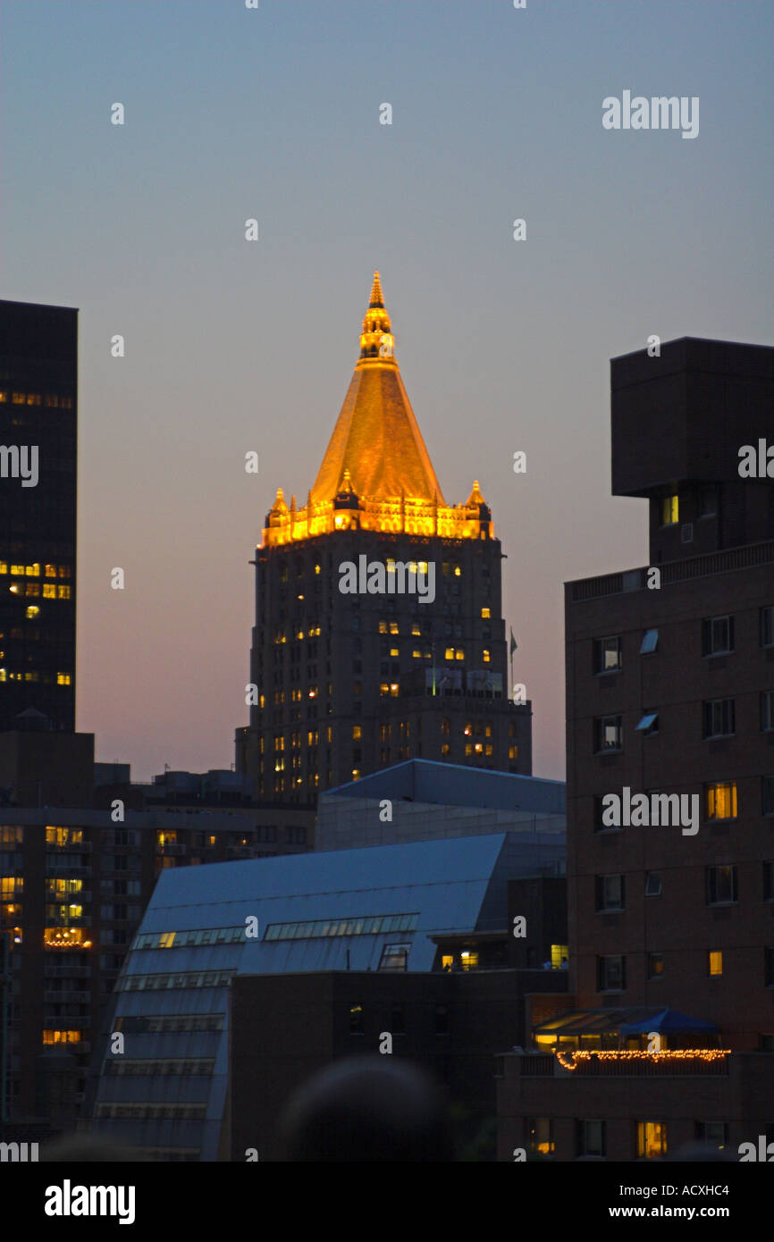 Building, NYC vertical image at night Stock Photo - Alamy