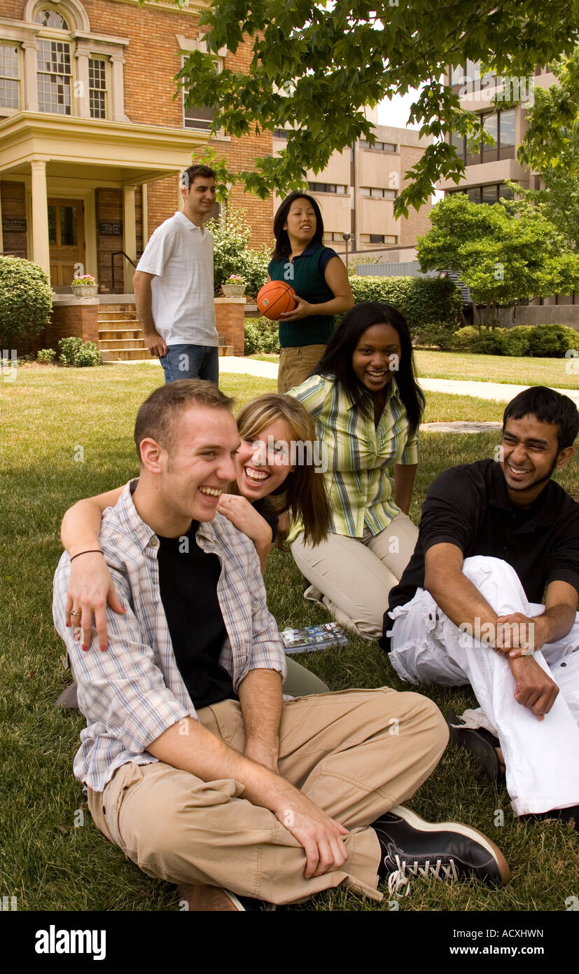 College students on campus Stock Photo - Alamy