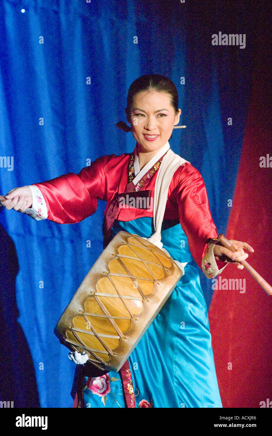 Korean festival of dance display by Korean community in england new ...