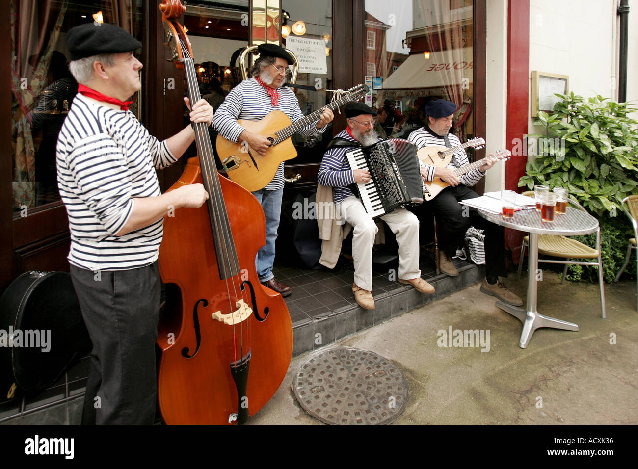 Reigate market hi-res stock photography and images - Alamy