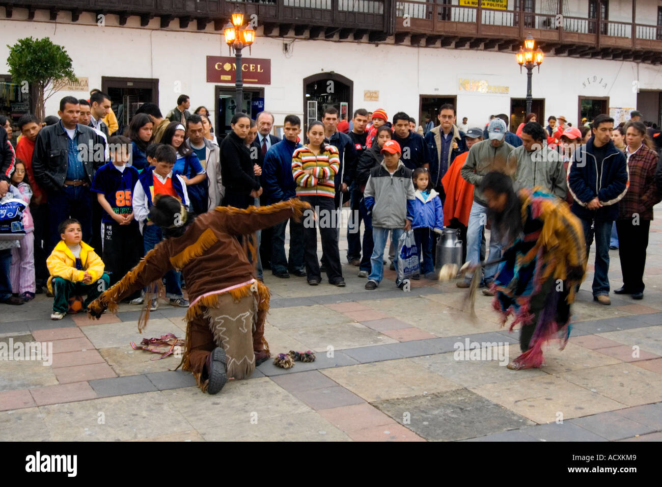 Native american tribal dance hi-res stock photography and images - Alamy