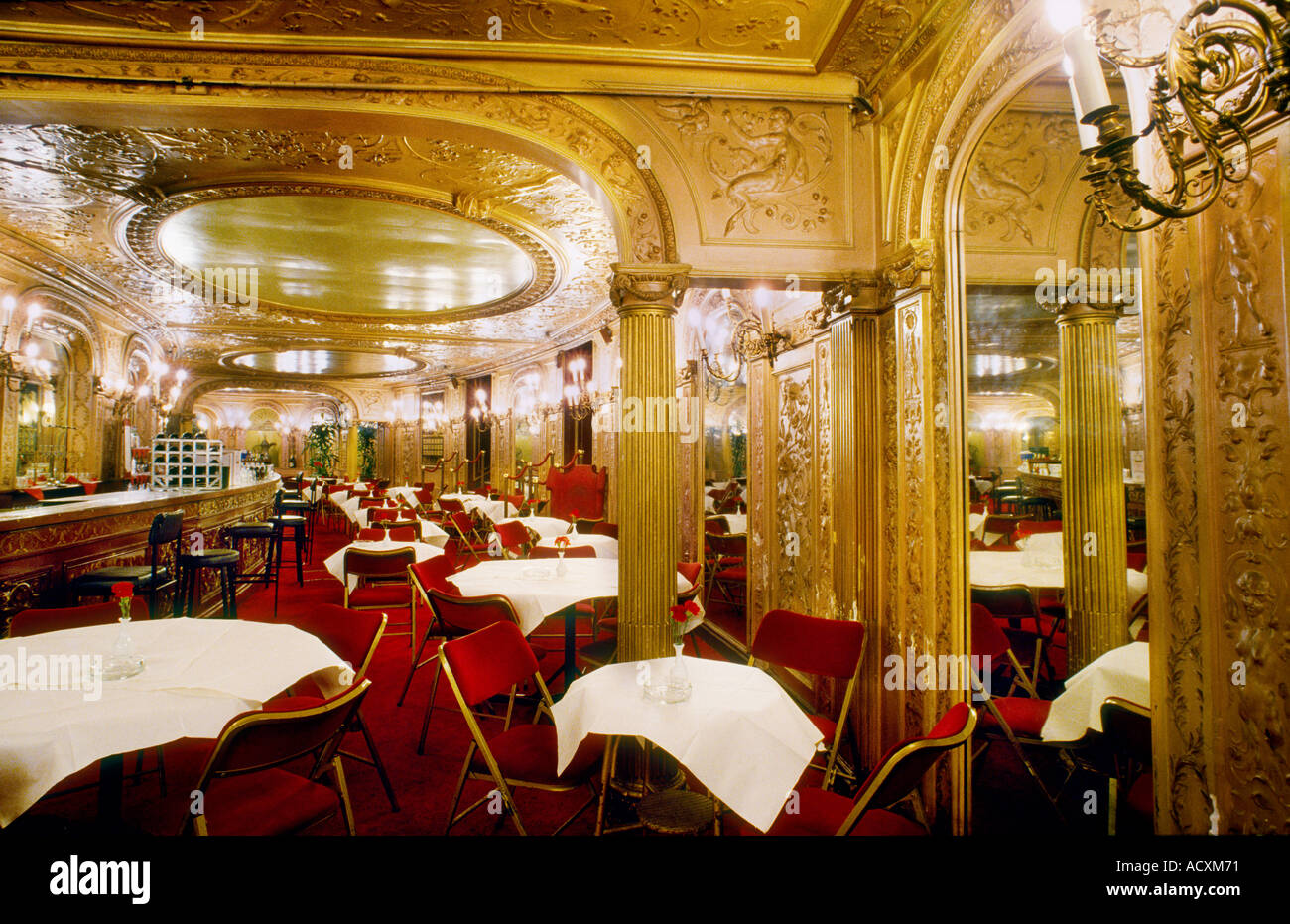 Sumptuous and ornate theatre bar, Palace Theatre London Stock Photo - Alamy