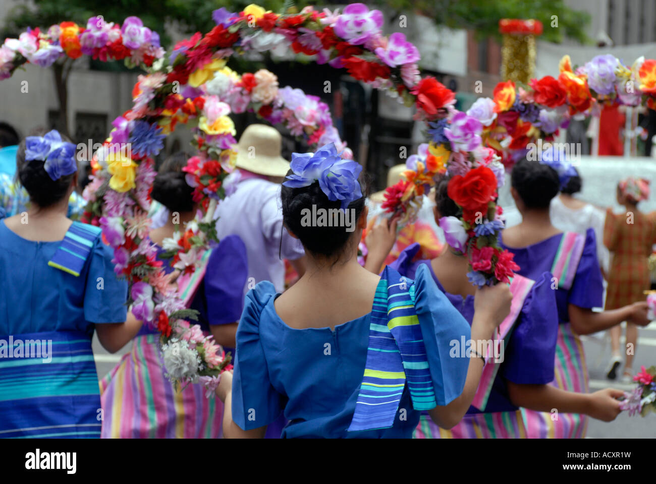 Filipino Americans march in the Philippines Independence Day Parade on ...