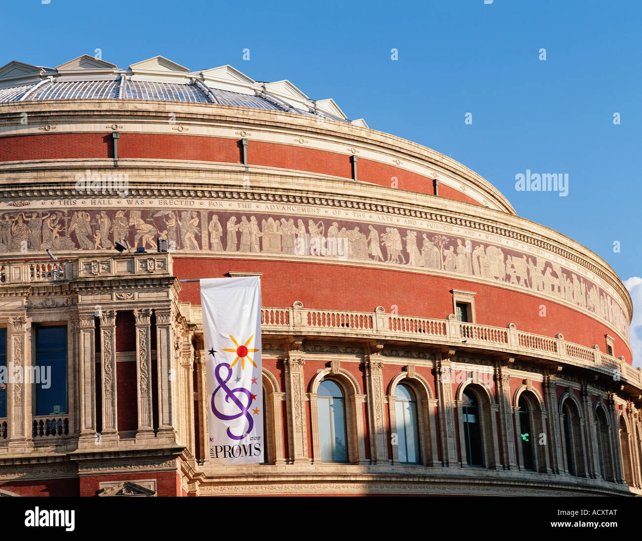 City hall of london hi-res stock photography and images - Alamy