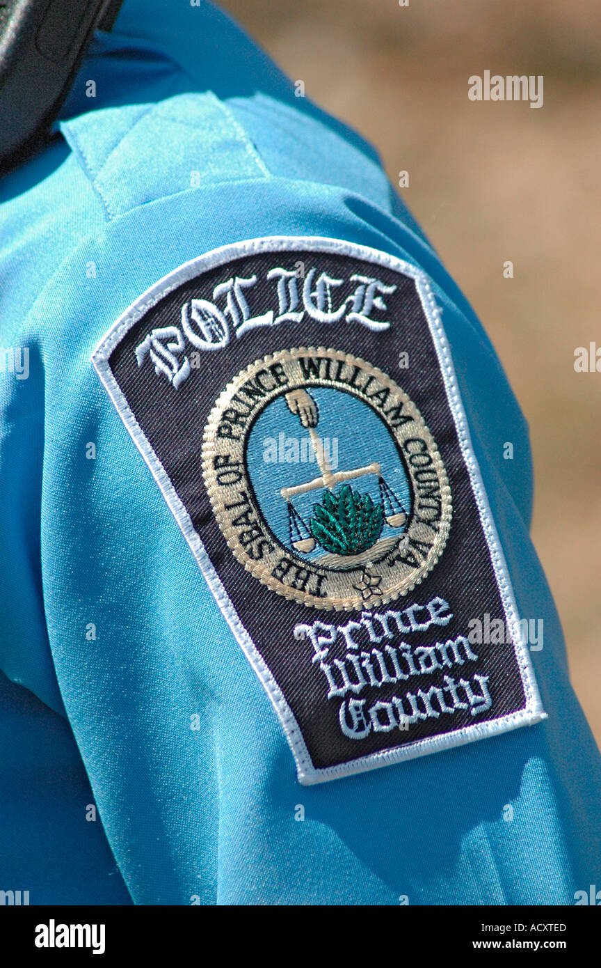 Police badges and handcuffs hi-res stock photography and images - Alamy