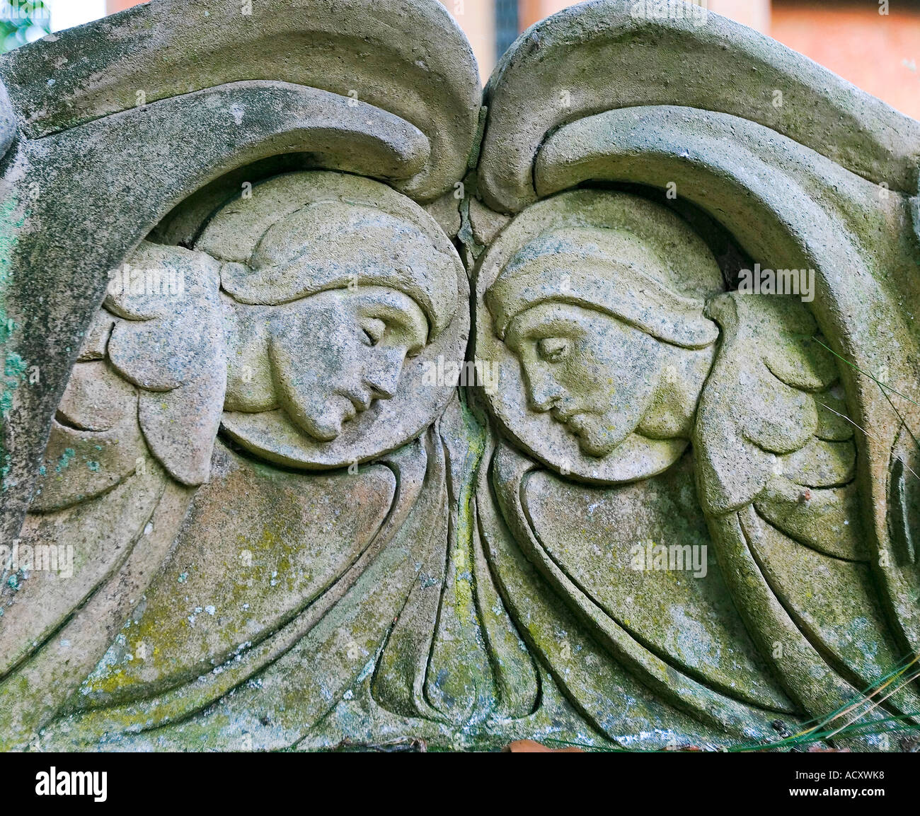 Two angels on a gravestone hi-res stock photography and images - Alamy
