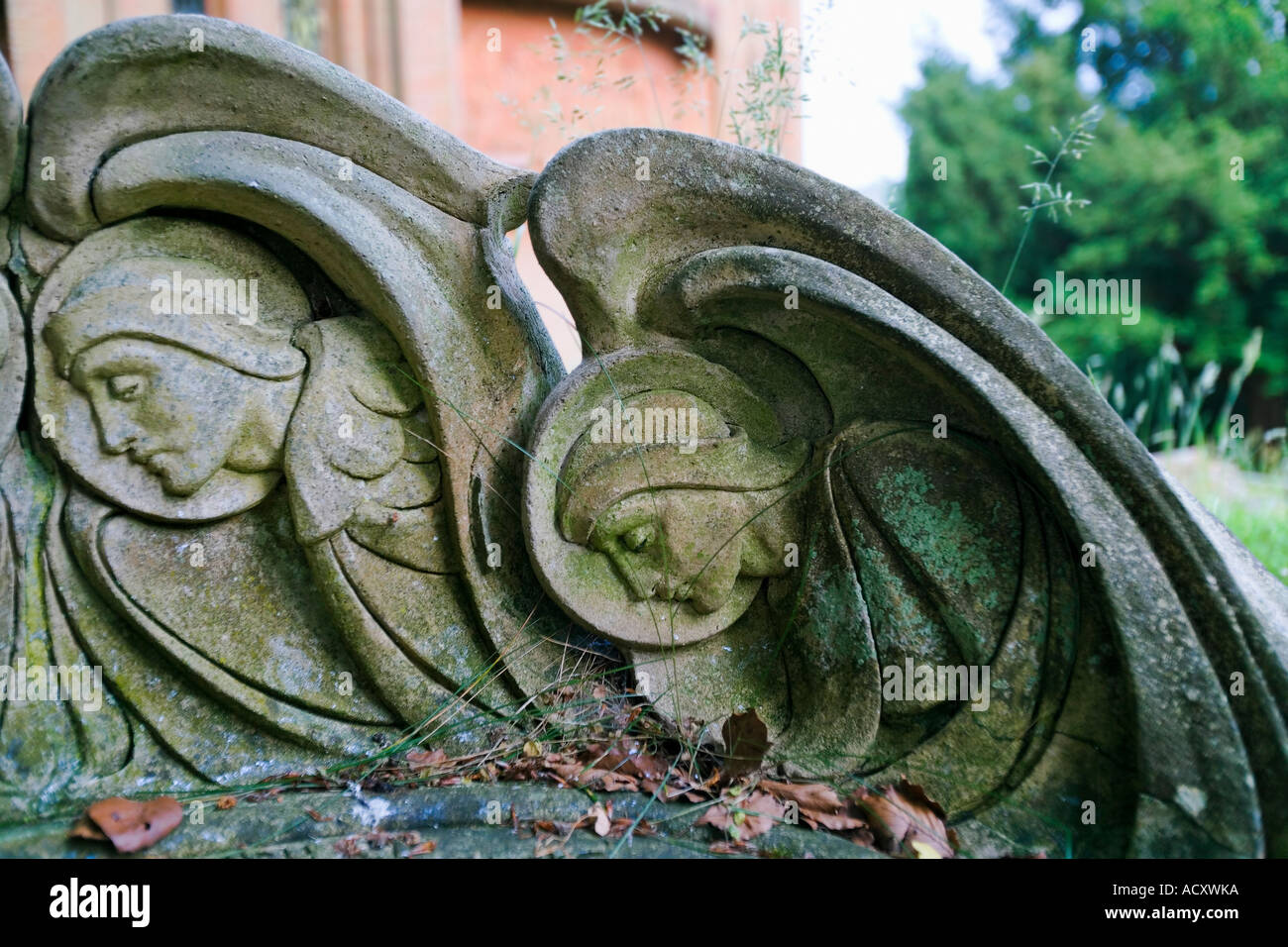 Two angels on a gravestone hi-res stock photography and images - Alamy